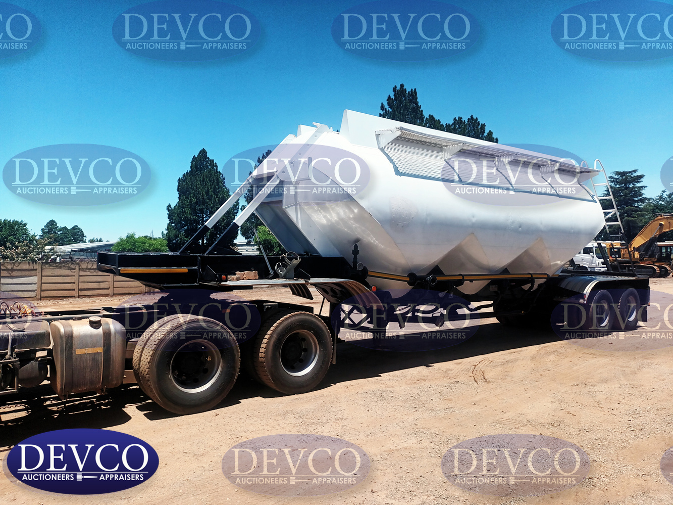 2012 Double Axle Drybulk Tanker | Devco Auction